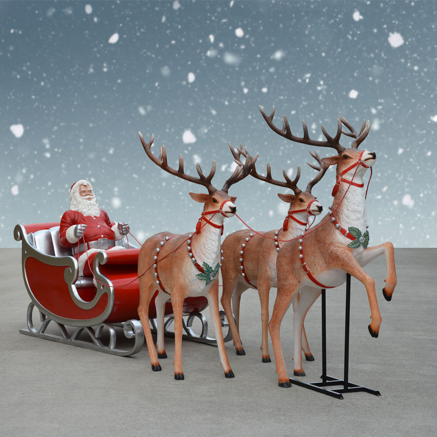 The Outdoor Santa Sleigh: A Jovial Decorating Tradition